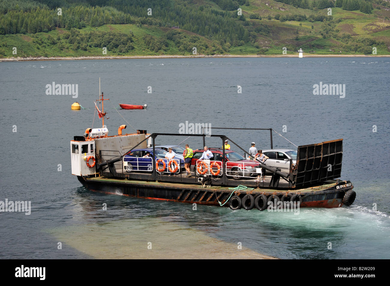 Glenelg to Kylerhea ferry, "Glenachulish" leaving the slipway at ...