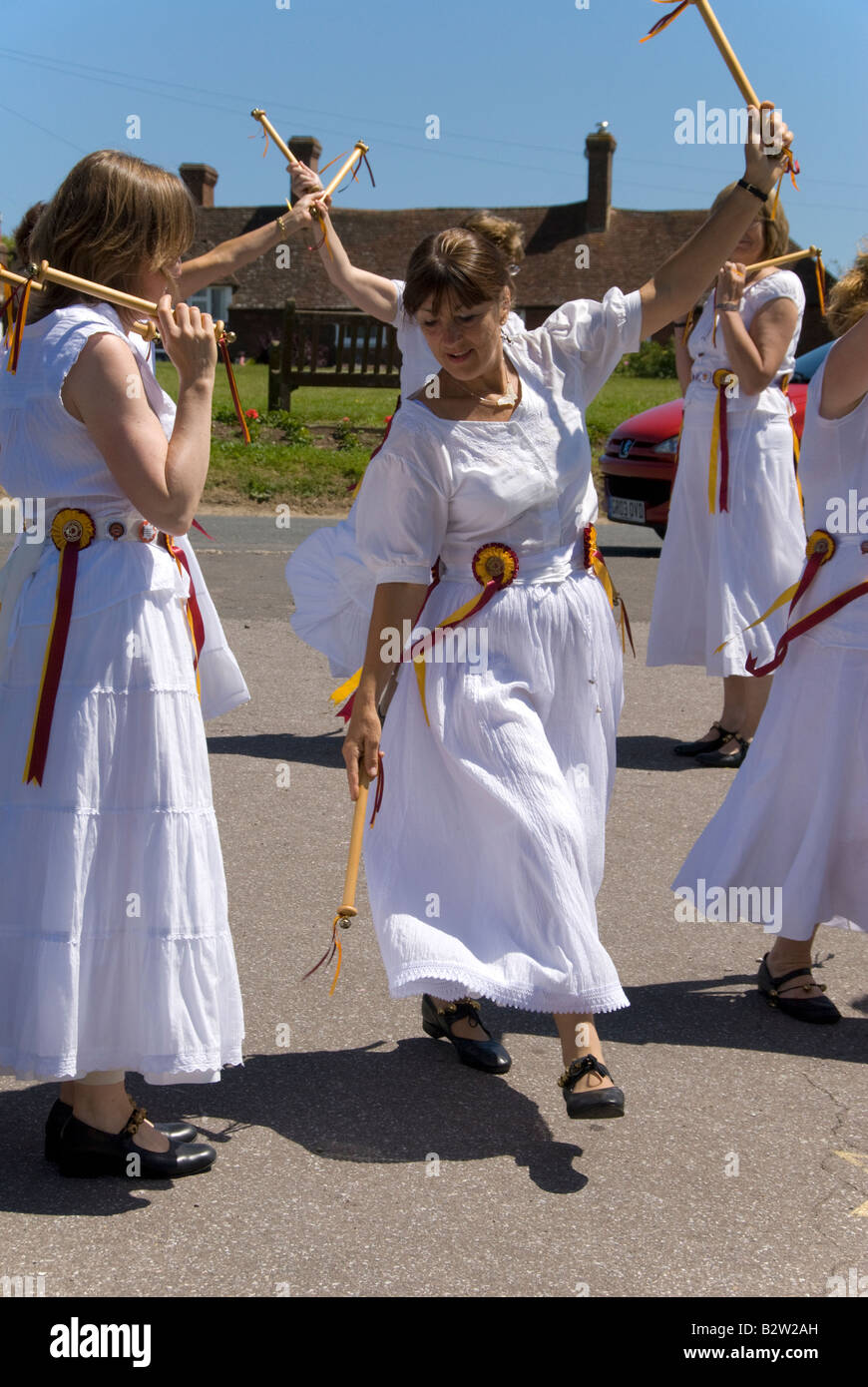 Summer Solstice Morris Dancers, Rushlake Green, East Sussex, England ...