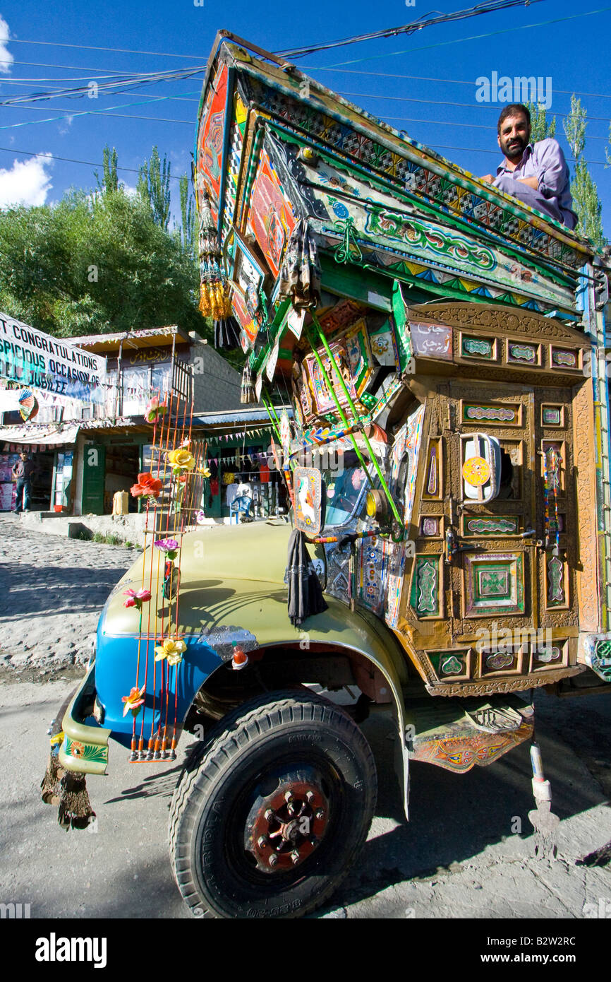 Pakistani truck hi-res stock photography and images - Alamy