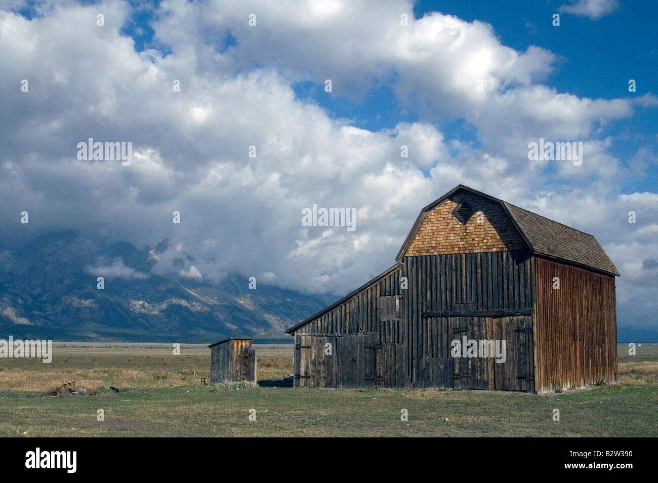 Grand tetons barn hi-res stock photography and images - Alamy