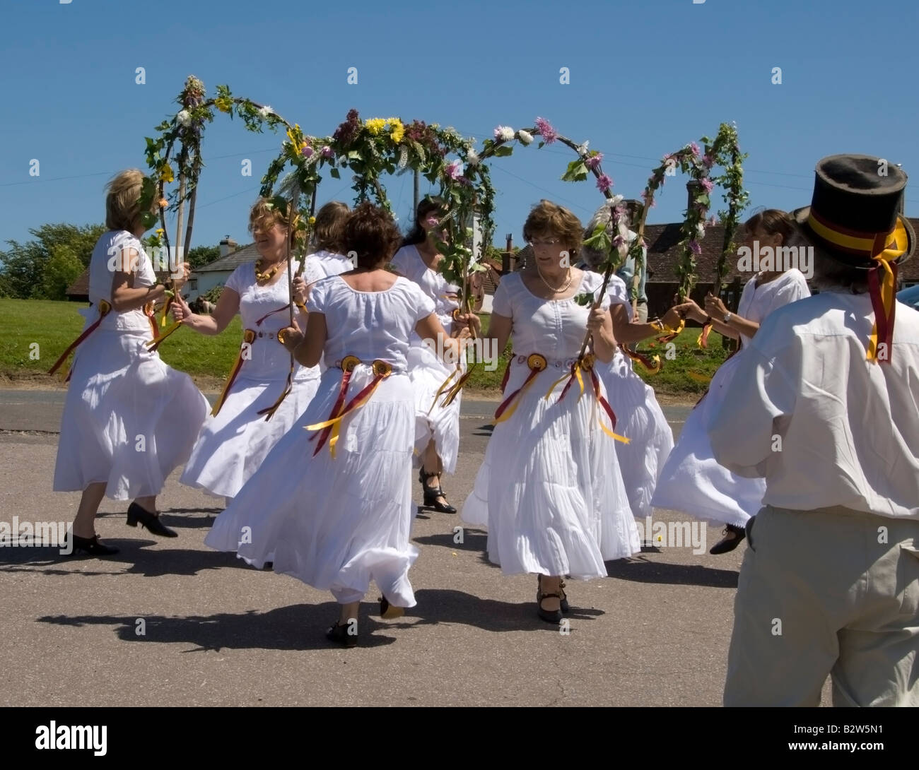 Summer Solstice Morris Dancers, Rushlake Green, East Sussex, England ...