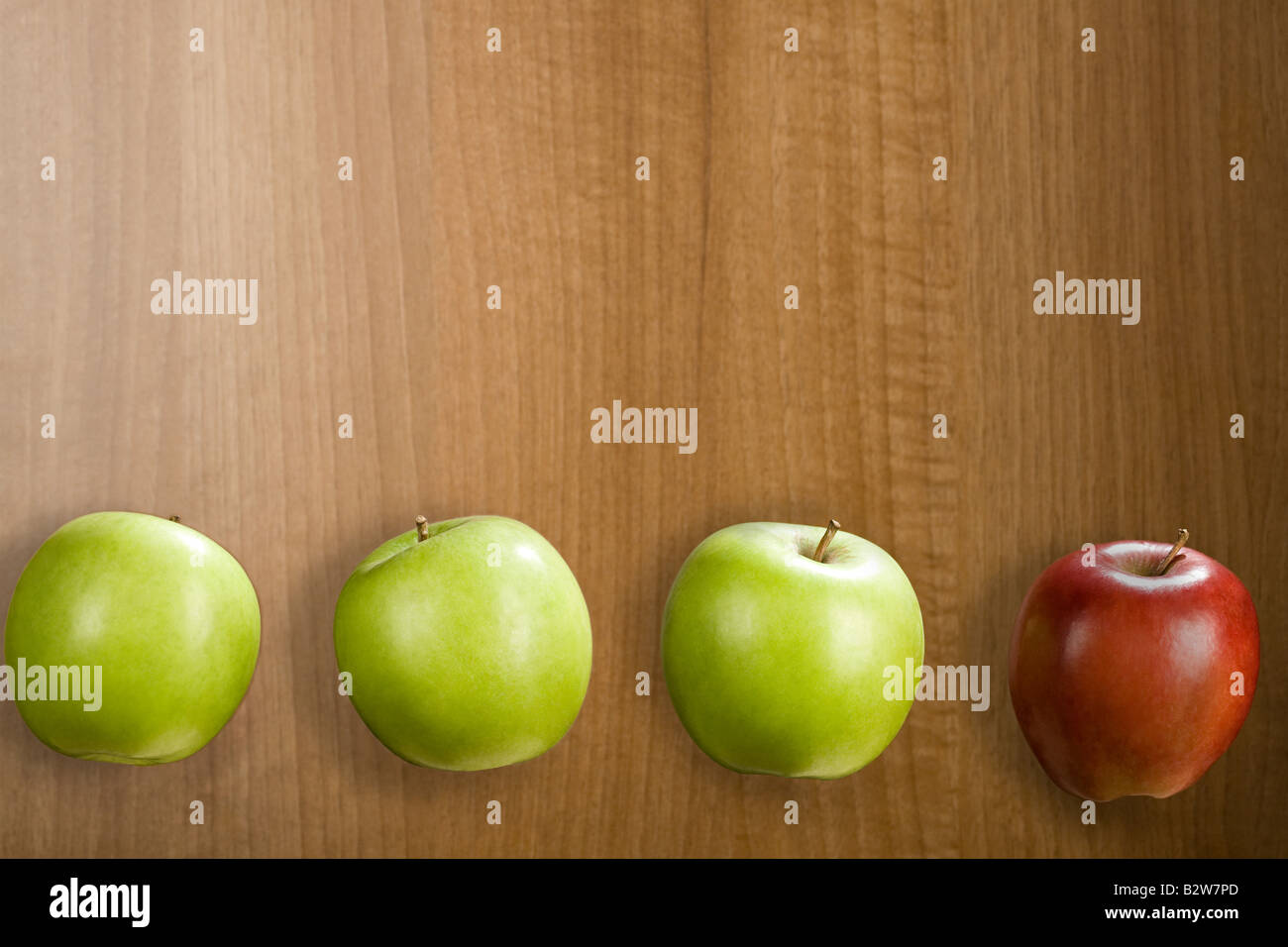 Four apples in a row hi-res stock photography and images - Alamy