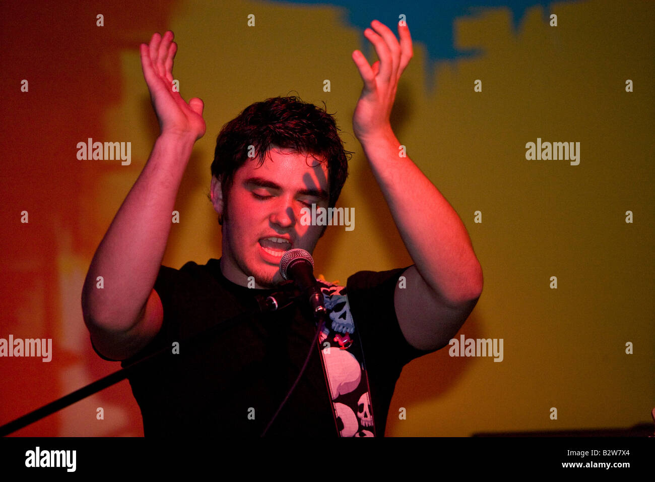 All singing hi-res stock photography and images - Alamy
