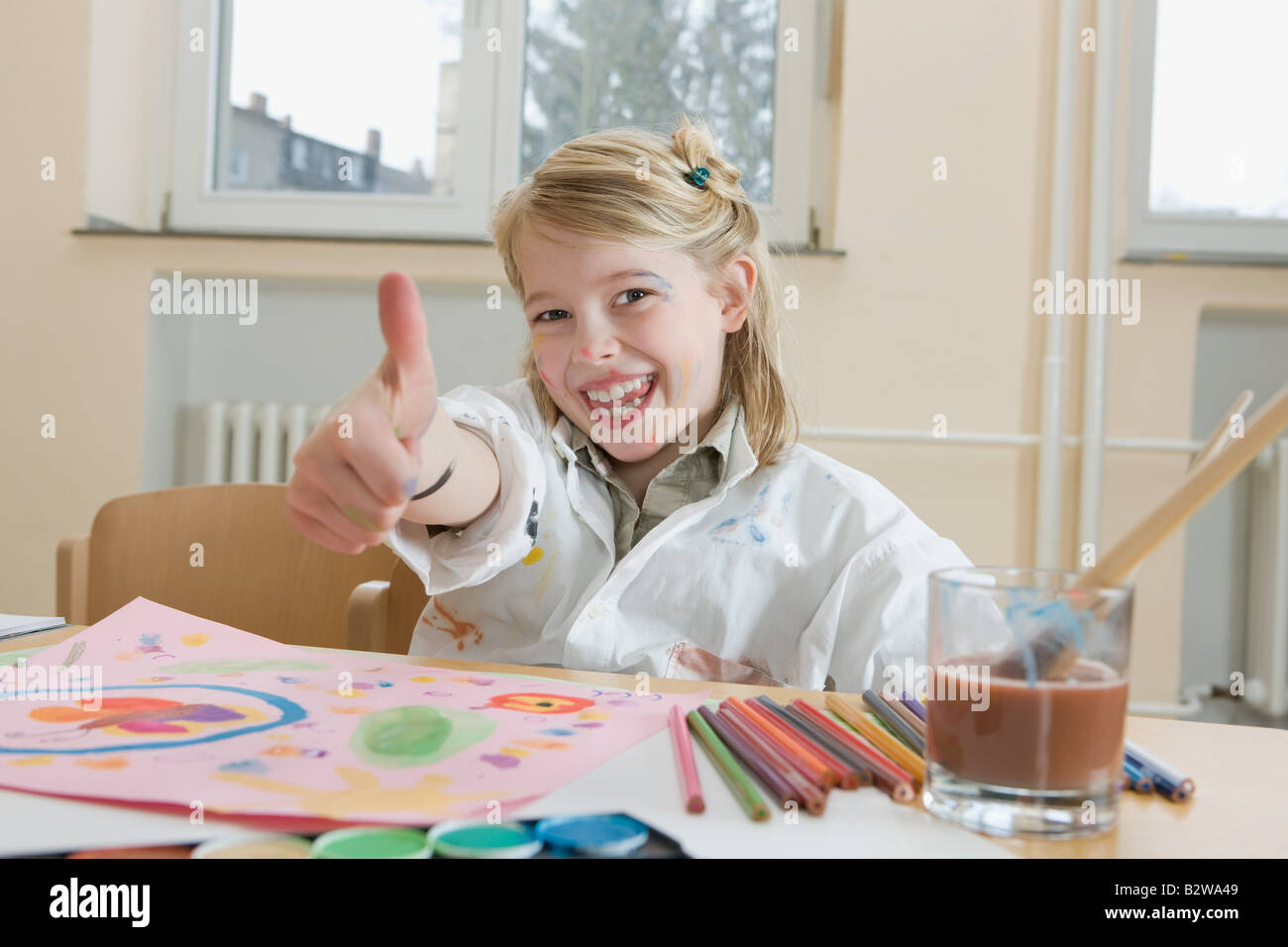 Girl colouring hi-res stock photography and images - Alamy