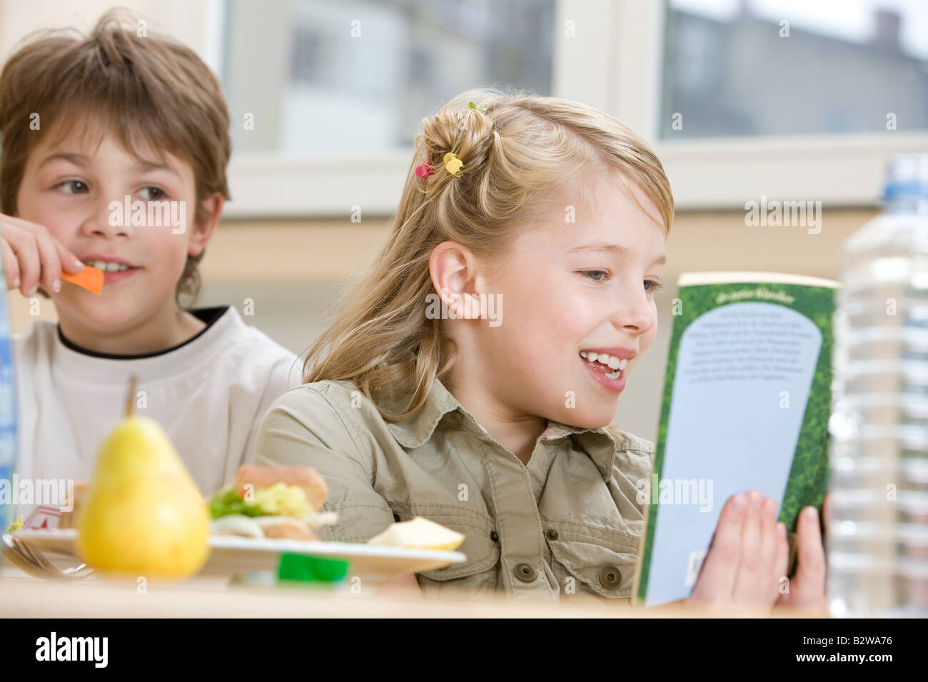 Children having lunch break Stock Photo - Alamy
