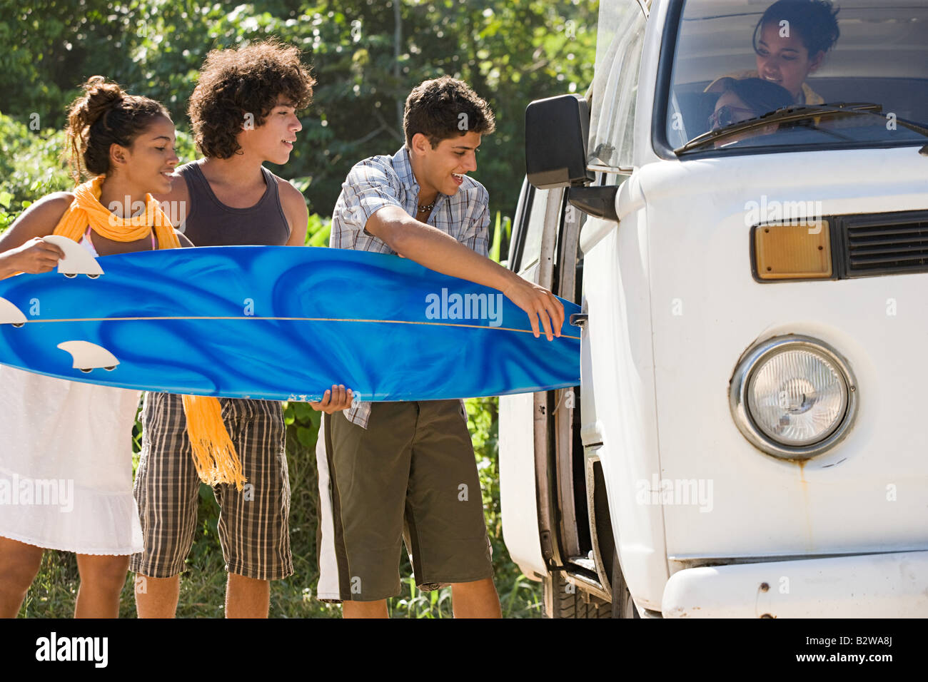 Teenagers loading a camper van Stock Photo - Alamy