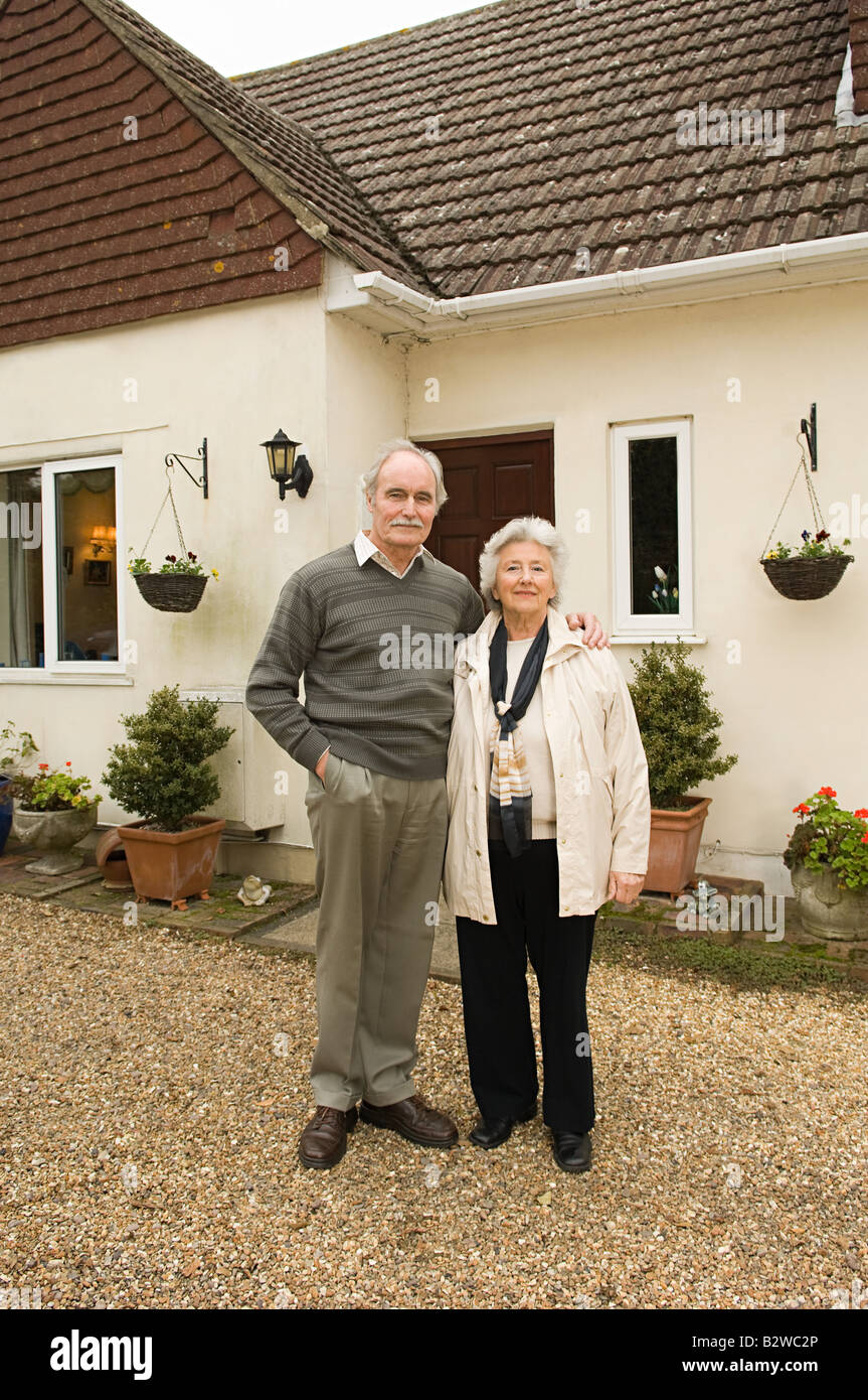 Outside house hi-res stock photography and images - Alamy