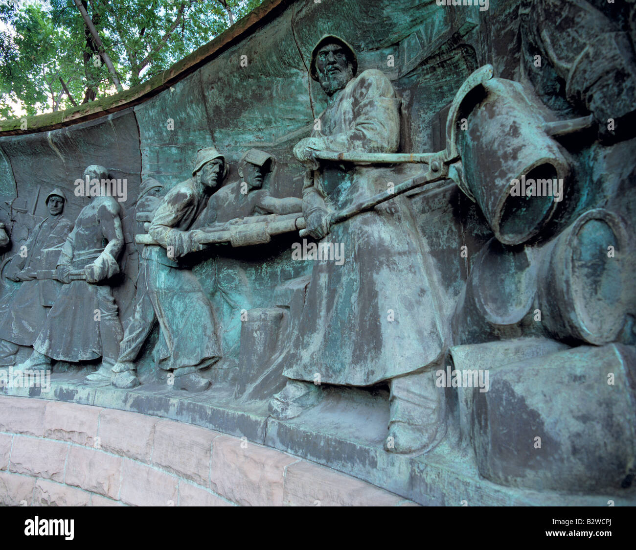 Steelworkers sculpture hi-res stock photography and images - Alamy