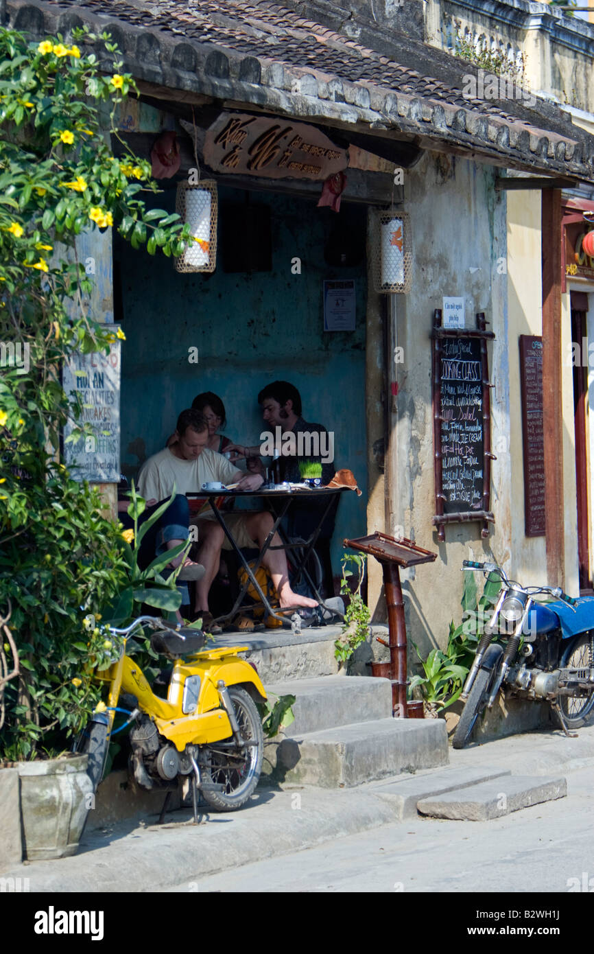 Riverside cafe asia hi-res stock photography and images - Alamy