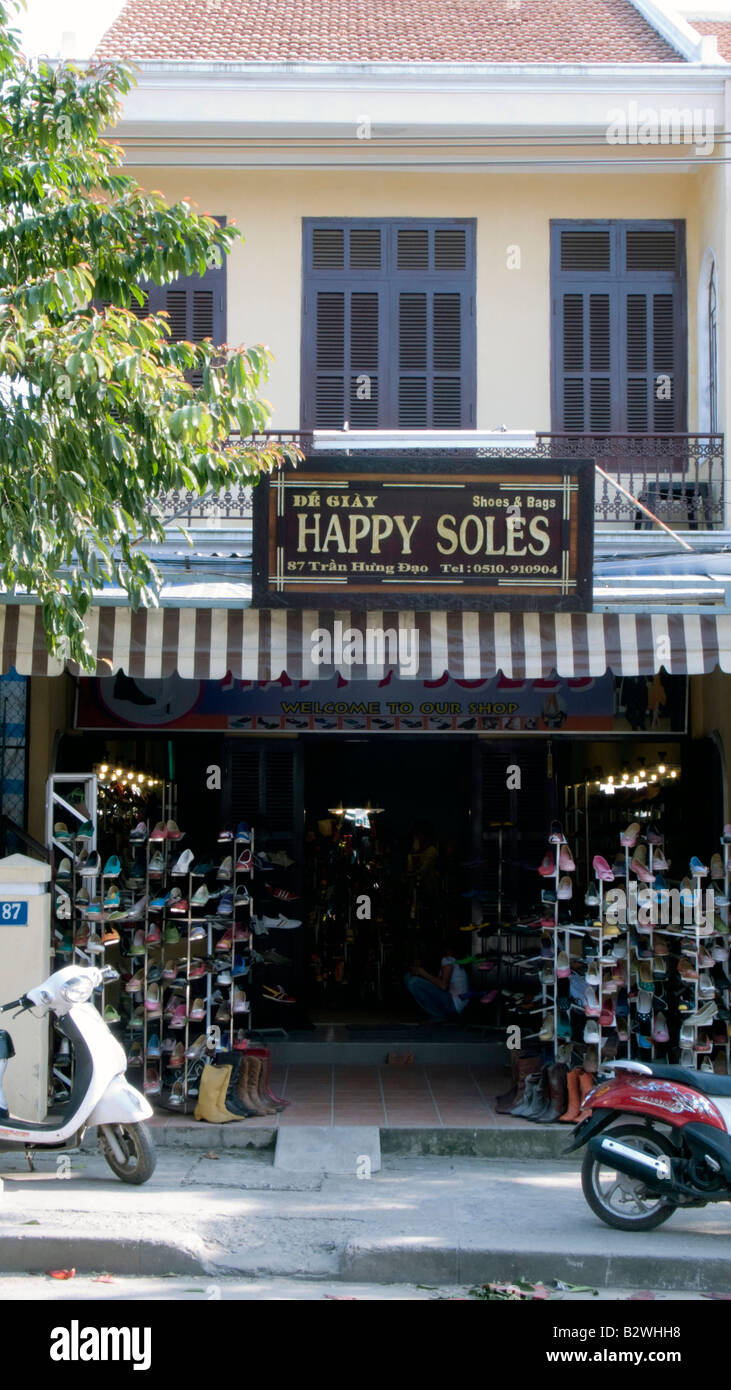 Shoemakers sign hi-res stock photography and images - Alamy