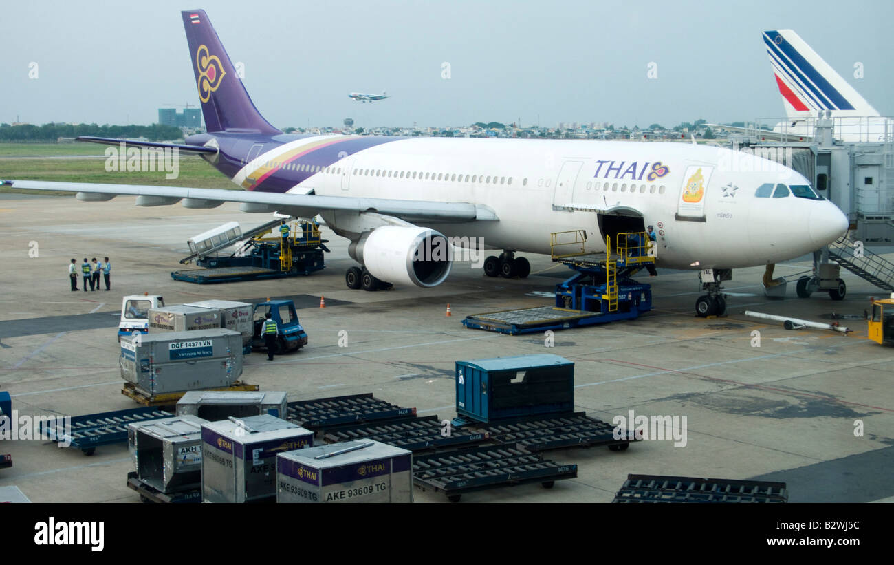 Thai Airways Airbus 300 passenger jet Suvarnabhumi International ...