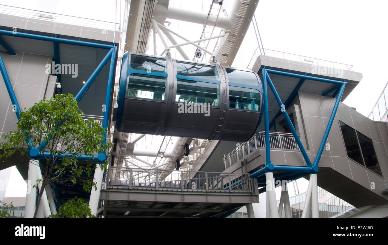Singapore Flyer boarding platform Stock Photo - Alamy
