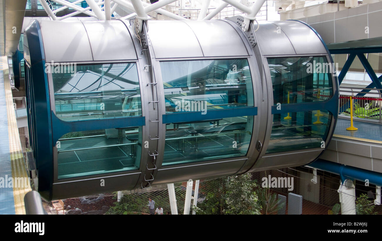 Singapore Flyer cabin and boarding platform Stock Photo - Alamy