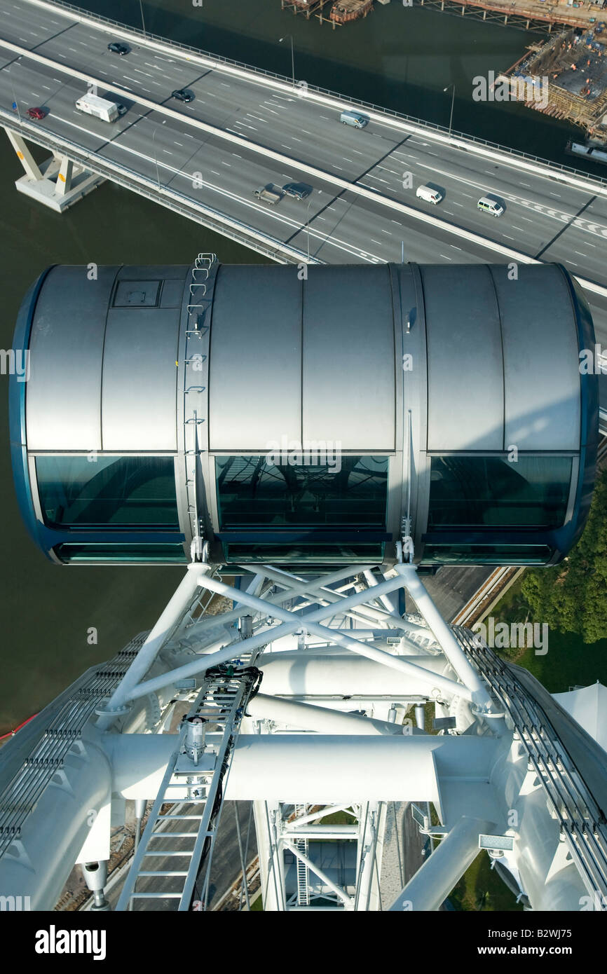 Cylindrical passenger capsule Singapore Flyer Stock Photo - Alamy