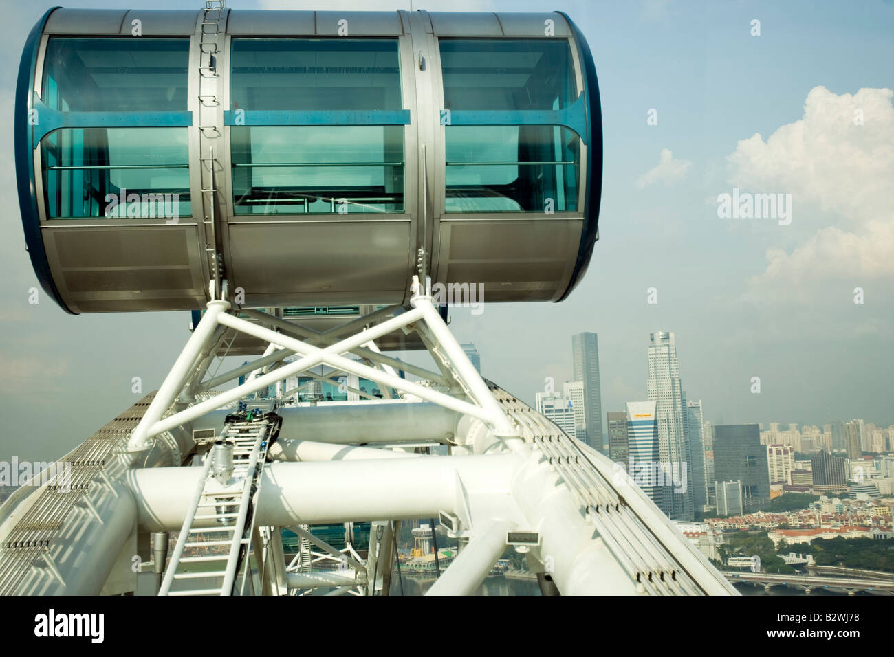Cylindrical passenger capsule Singapore Flyer Stock Photo - Alamy