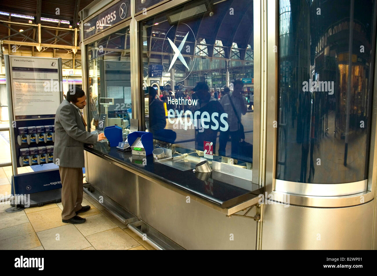 Heathrow Express train at Paddington station, London, UK Stock Photo ...