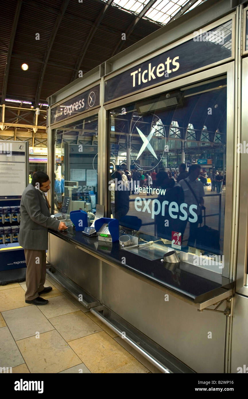 Heathrow Express train at Paddington station, London, UK Stock Photo ...