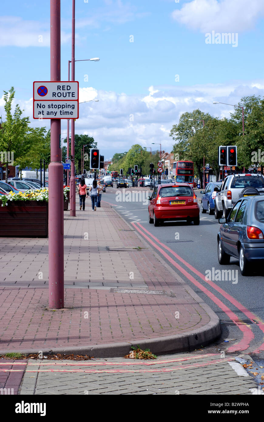 Red route road sign hi-res stock photography and images - Alamy