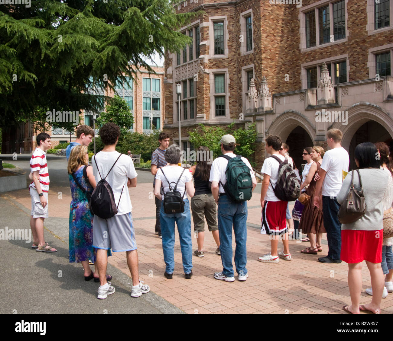 parents and prospective students on student-led admissions office tour ...
