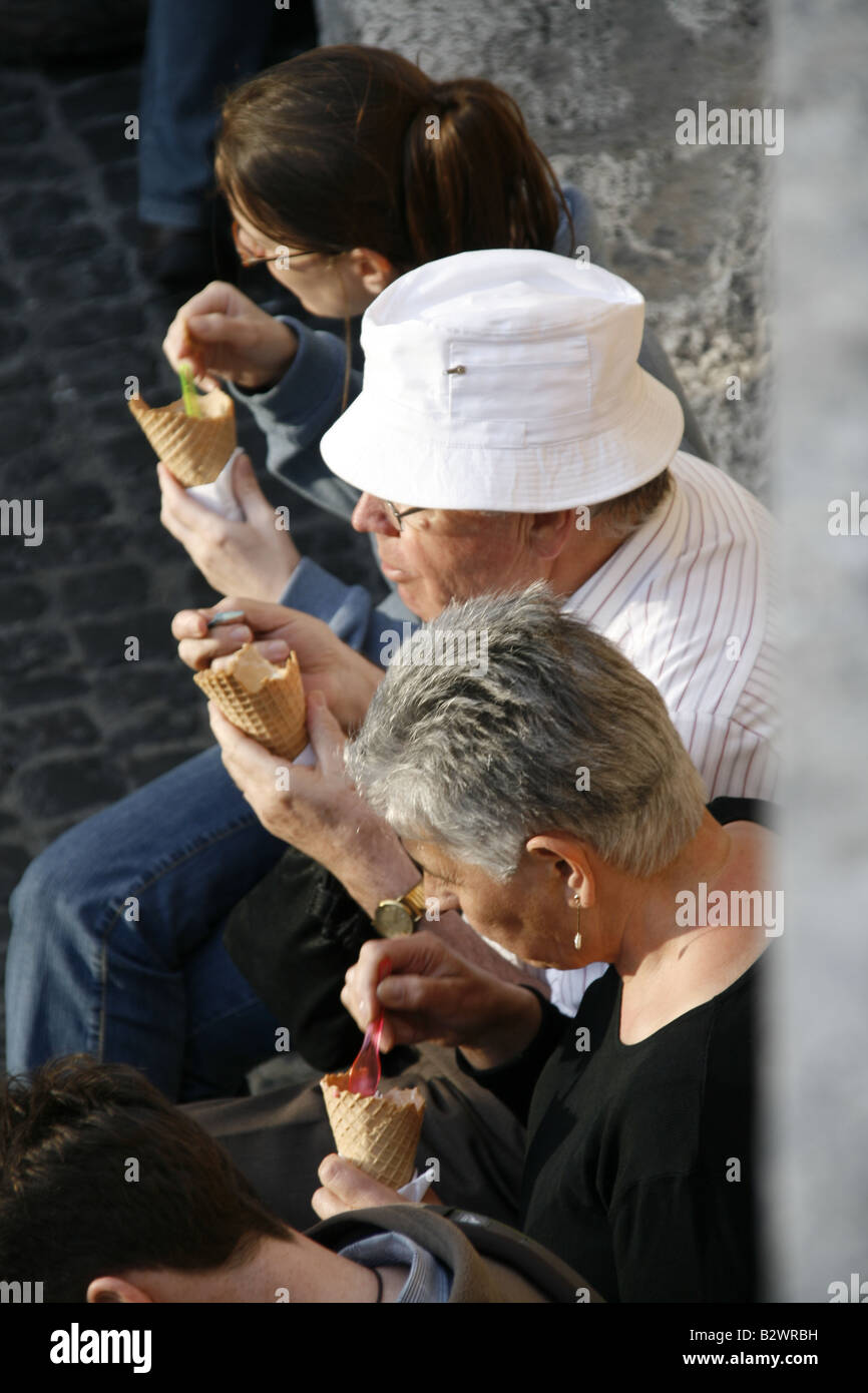 people eating ice cream by the trevi fountain,rome Stock Photo - Alamy