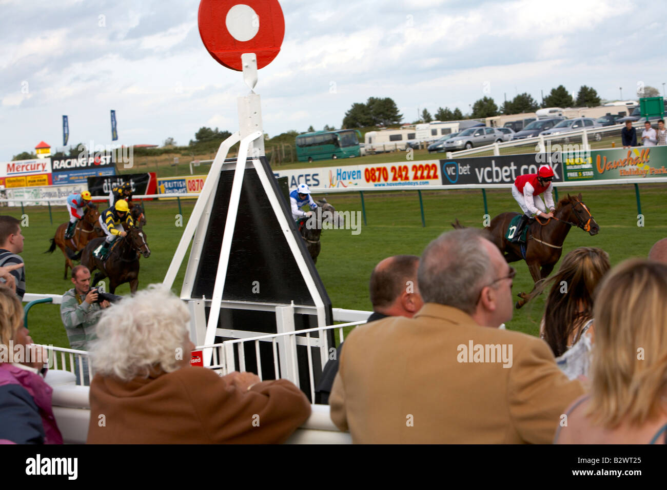 Winning post and horse hi-res stock photography and images - Alamy