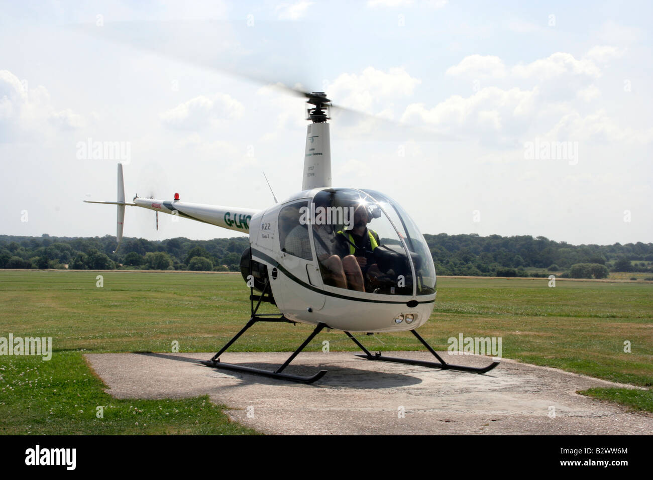 Robinson r22 helicopter hi-res stock photography and images - Alamy