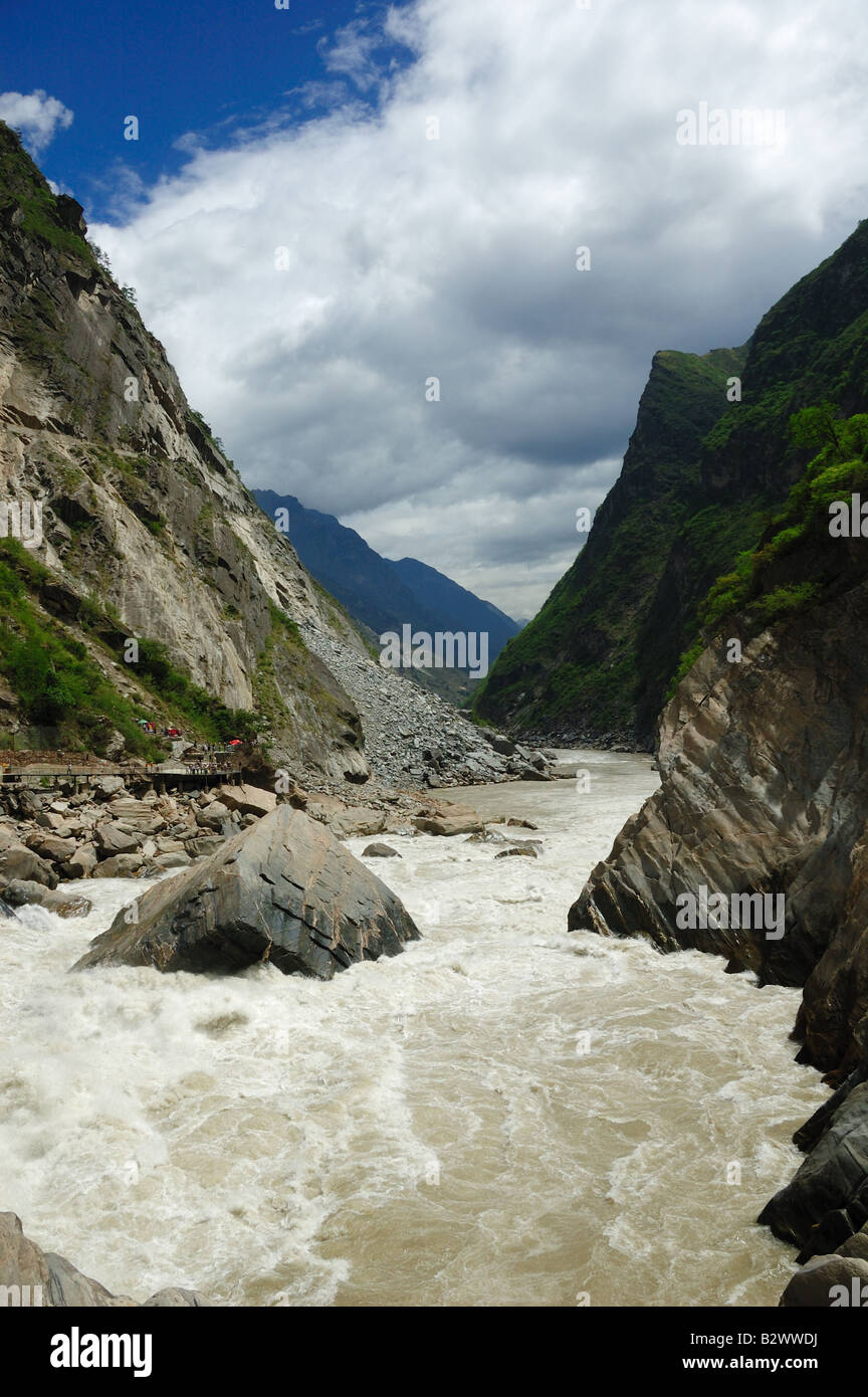 Rough current of the Gold Dust River at the Tiger leaping Gorge. Yunnan ...