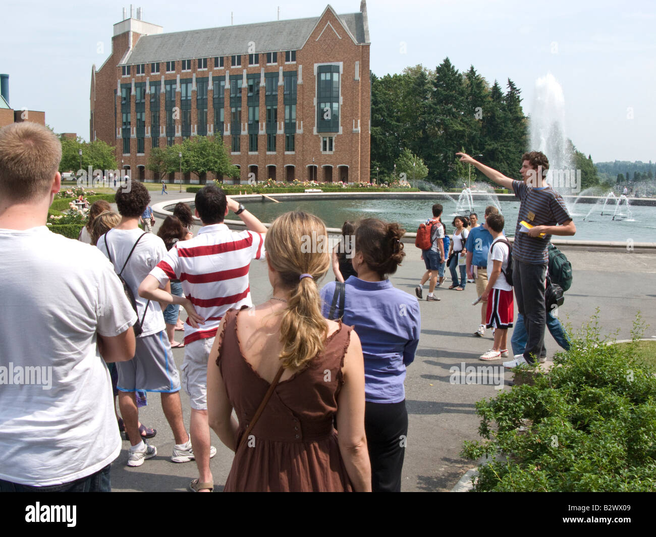 parents and prospective students on student-led admissions office tour ...
