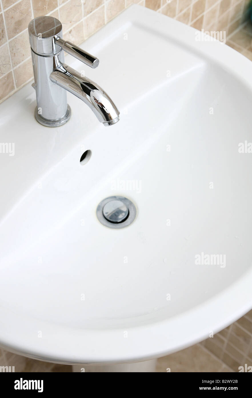 Tiles above sink hi-res stock photography and images - Alamy