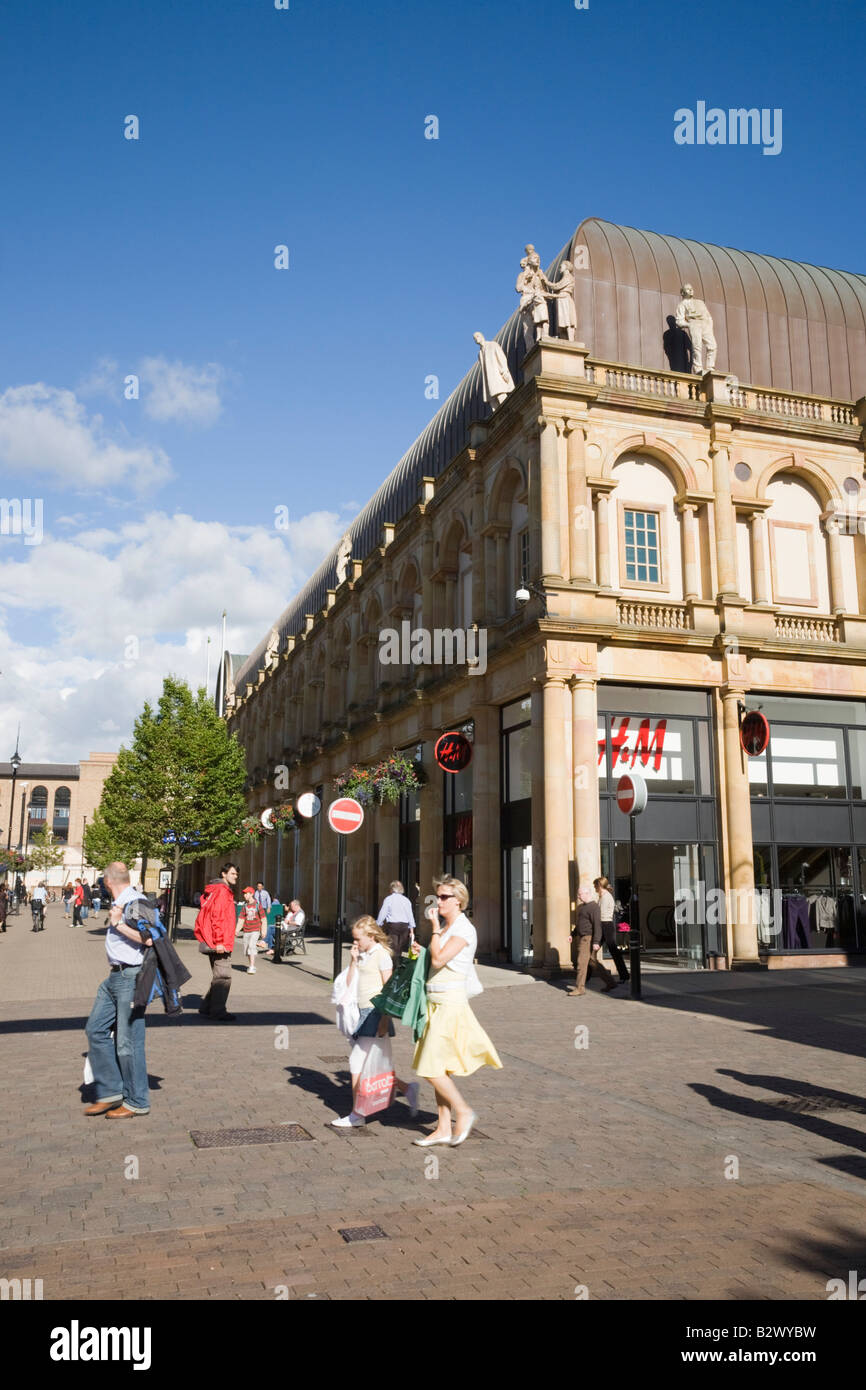 Victoria shopping centre building exterior and pedestrian precinct in ...