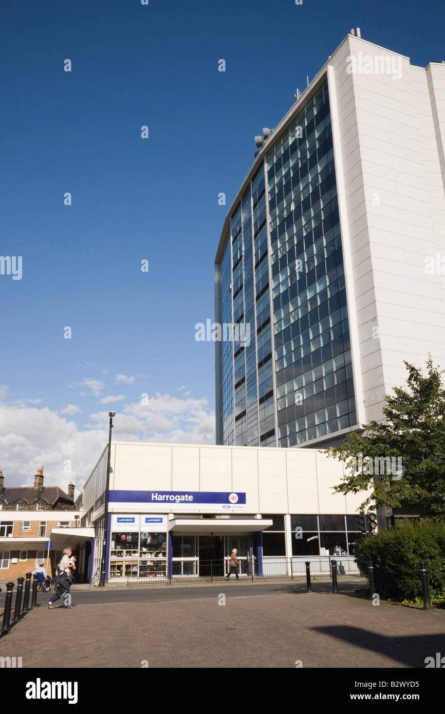 Harrogate railway station hi-res stock photography and images - Alamy