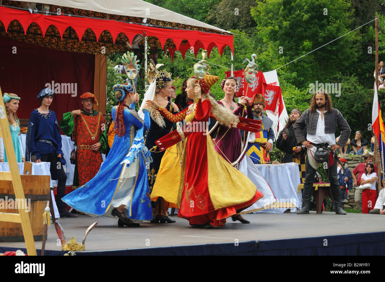 Medieval historical dance girls hi-res stock photography and images - Alamy