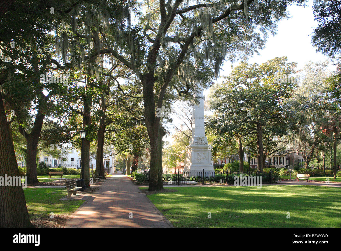 MONTEREY SQUARE AND THE STATUE OF CASIMIR PULASKI IN SAVANNAH GEORGIA ...