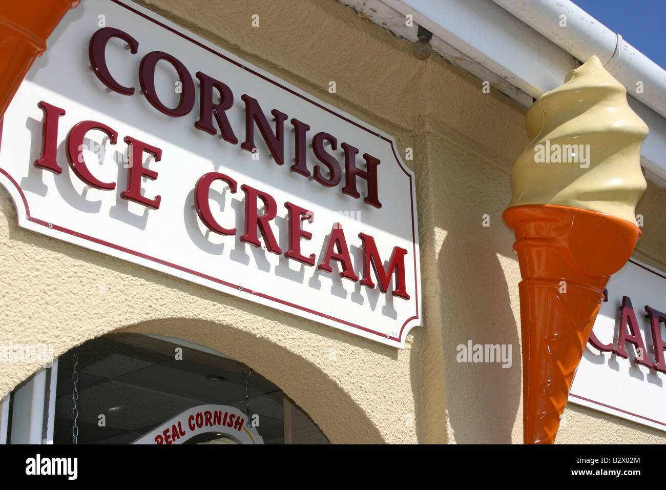 Ice Cream parlour by Padstow Harbour, Cornwall, England Stock Photo - Alamy