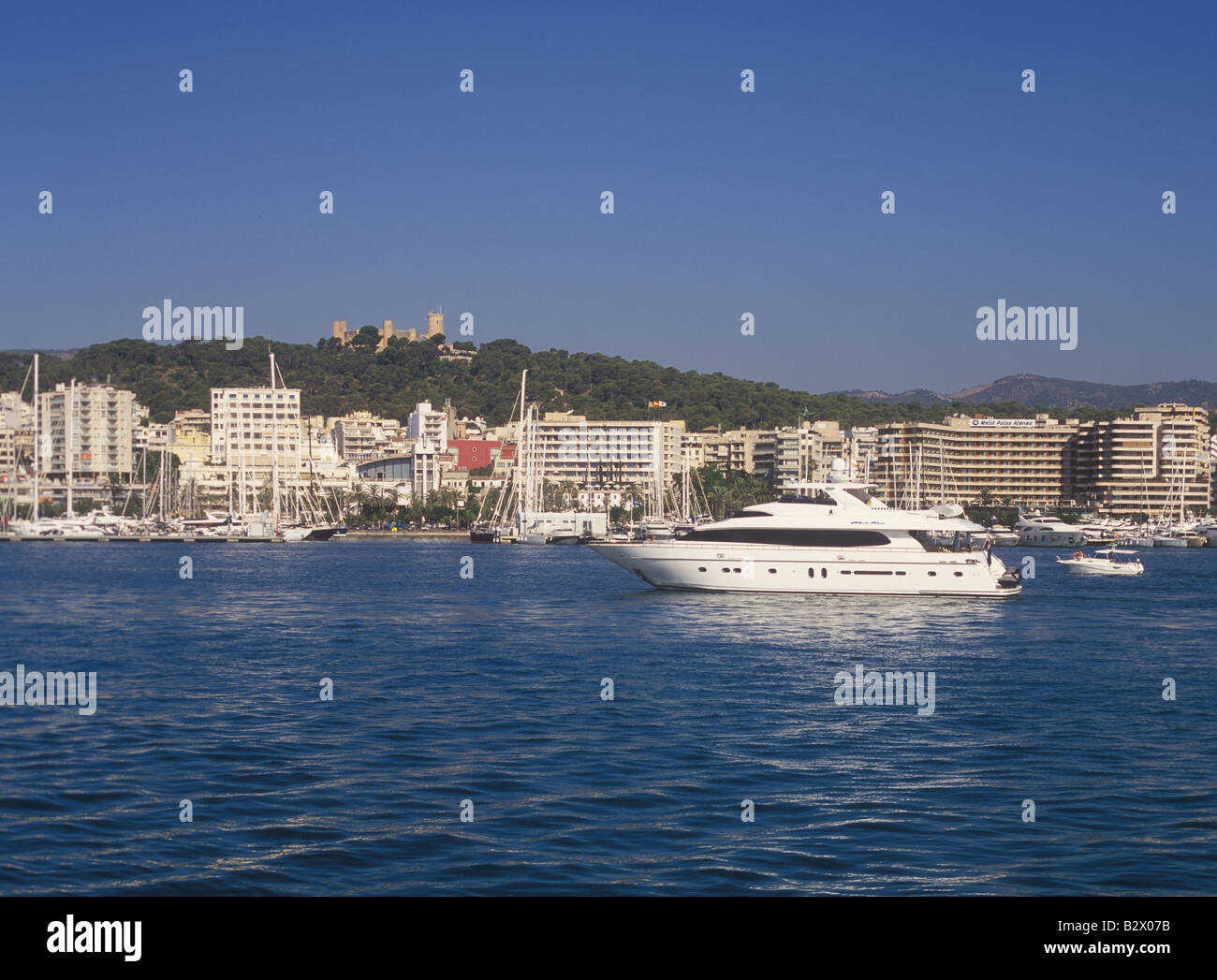Luxury superyacht The Monte Fino 92 "Castle Zero One II" taking a spin ...
