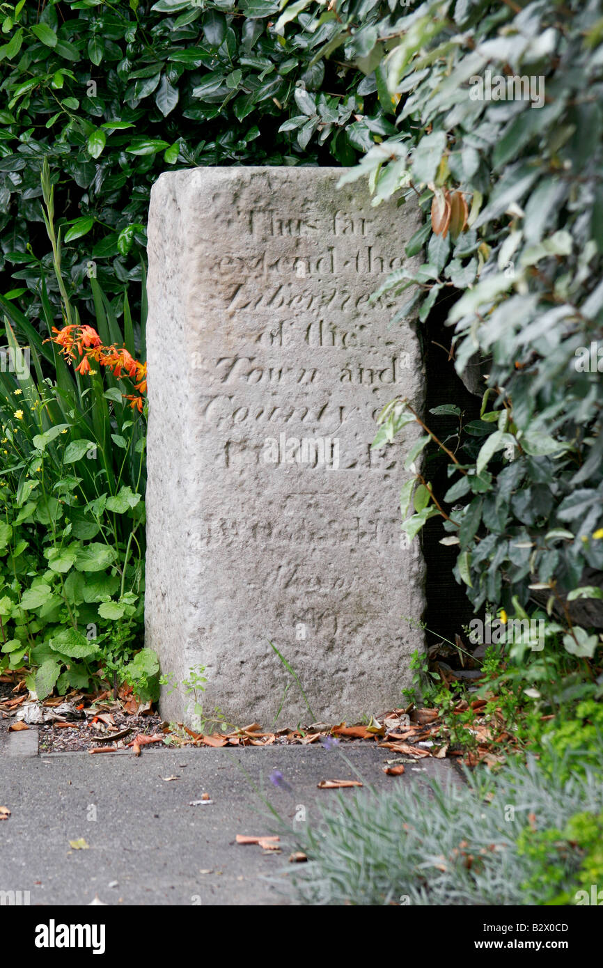 Boundary stone england hi-res stock photography and images - Alamy
