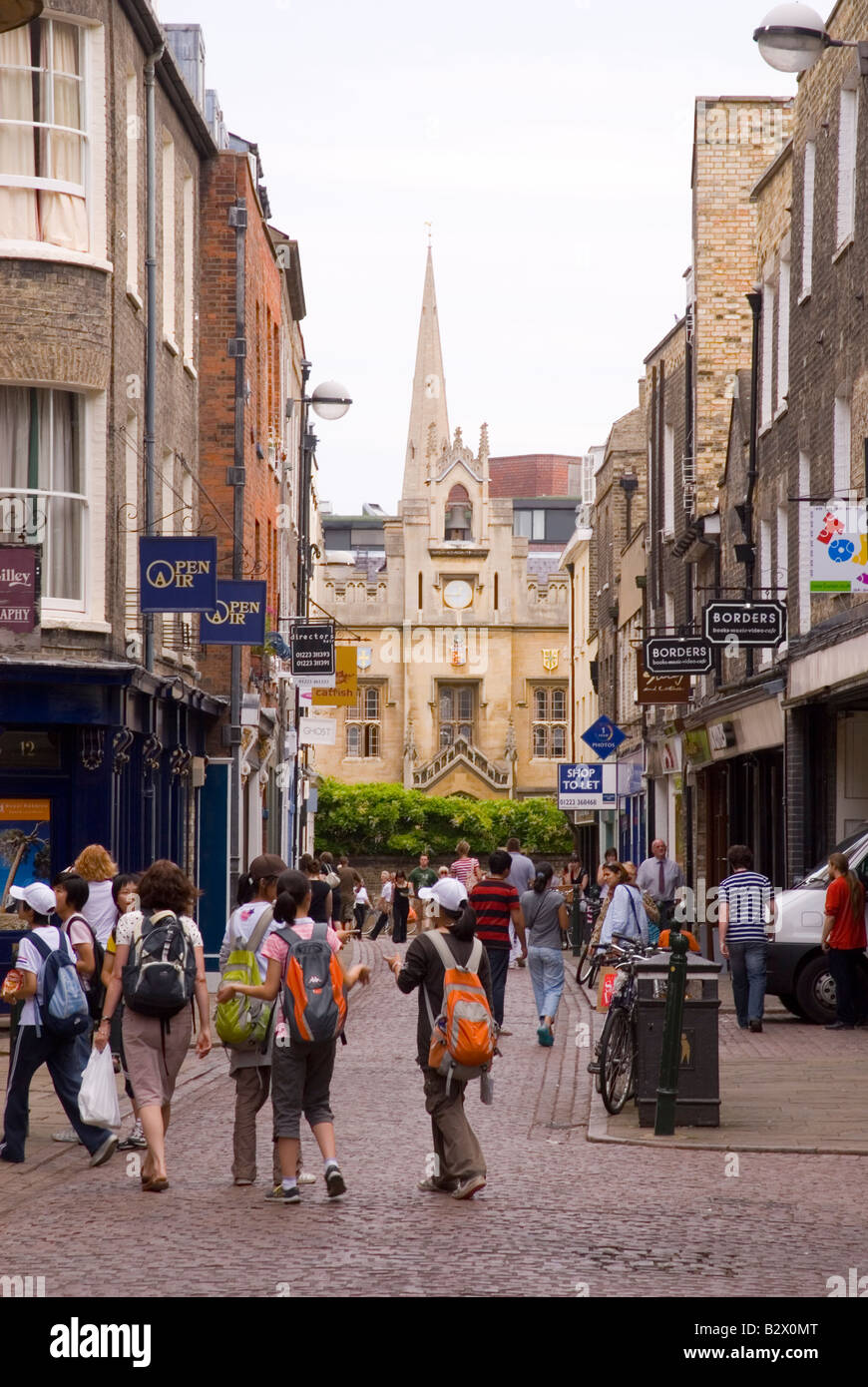 Crowded busy high street shoppers hi-res stock photography and images ...