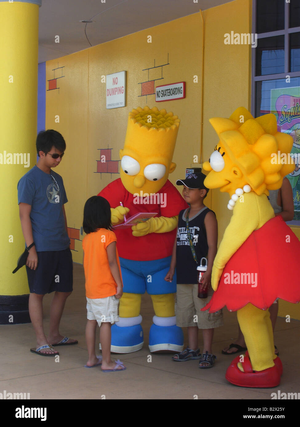 The simpsons cartoon hi-res stock photography and images - Alamy