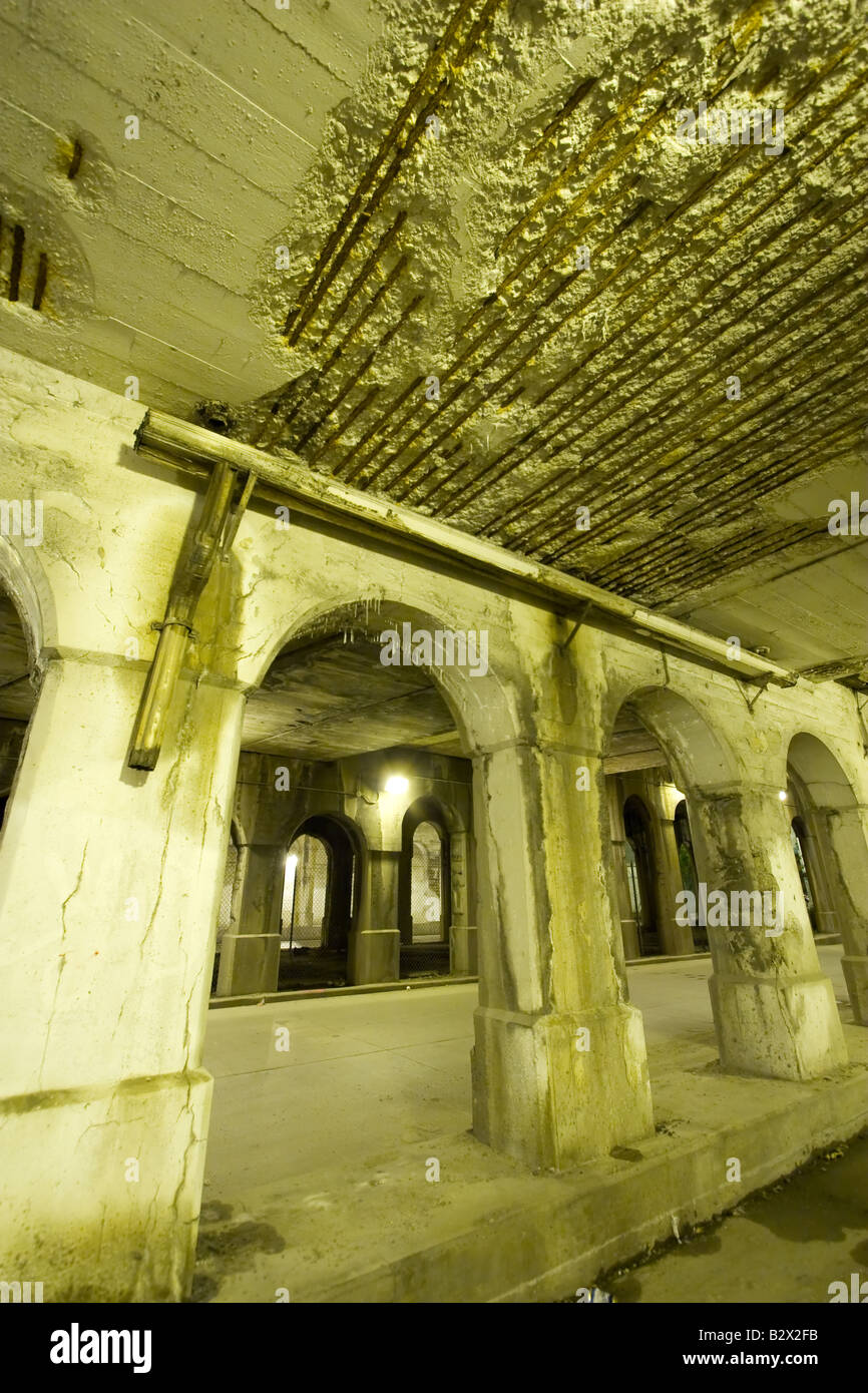 Crumbling infrastructure concrete hi-res stock photography and images ...