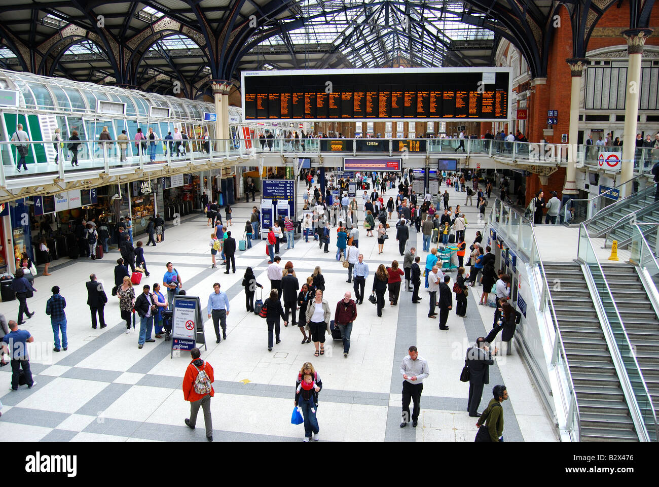 Interior concourse, Liverpool Street Station, Bishopsgate, City of ...