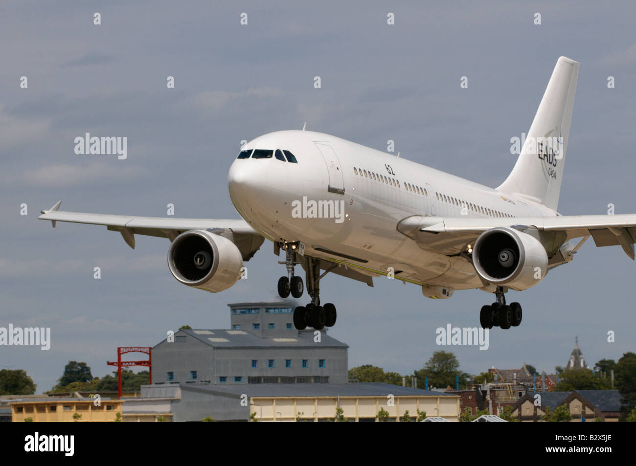 Airbus A310 EADS Air Refuelling tanker coming in to land Farnborough ...