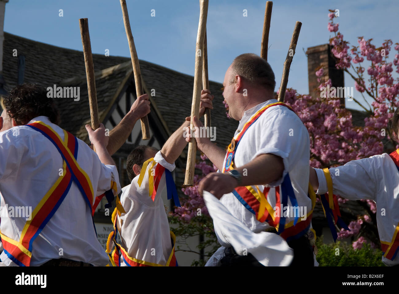 Pebworth Morris dancers perform at the Fleece Inn, Bretforton, UK Stock ...