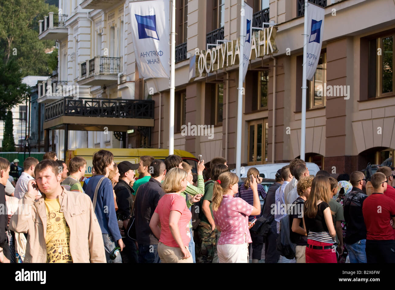 Curious onlookers hi-res stock photography and images - Alamy