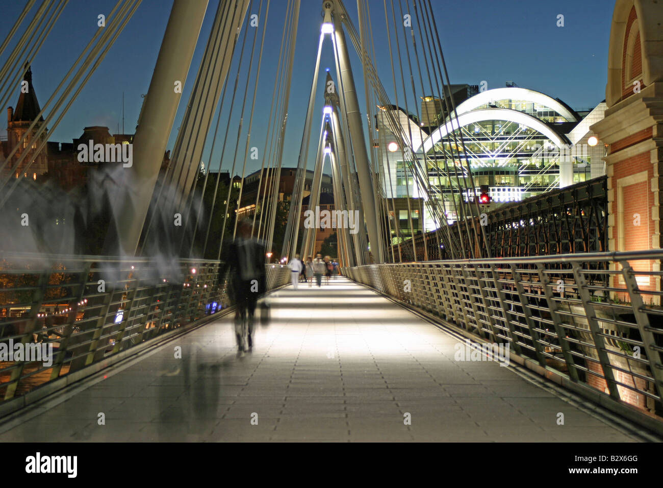London hungerford bridge hi-res stock photography and images - Alamy