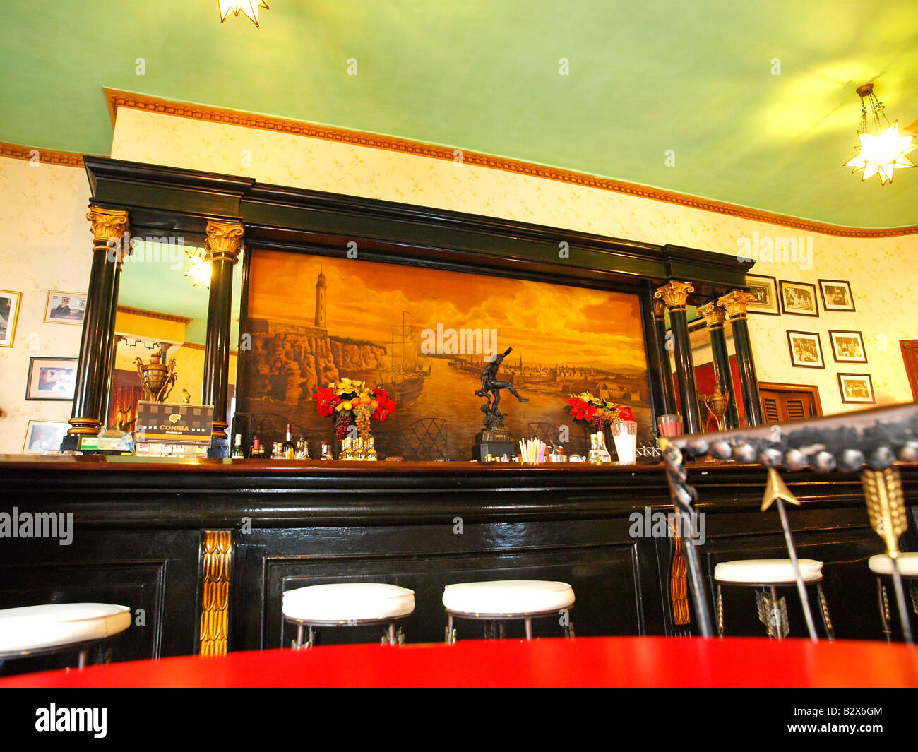 Old city bar hi-res stock photography and images - Alamy