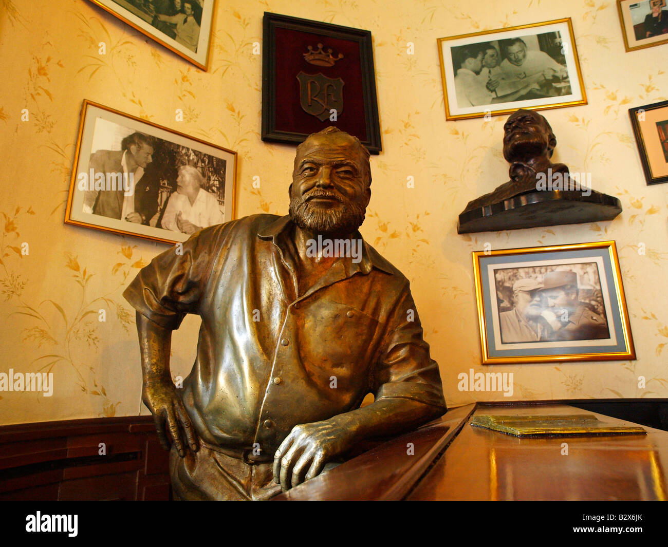 Ernest hemingway cuba floridita hi-res stock photography and images - Alamy