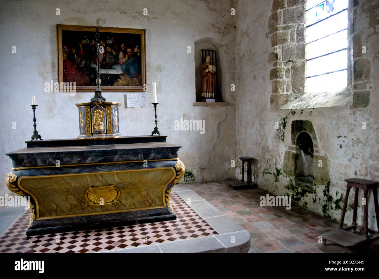 Altar medieval hi-res stock photography and images - Alamy