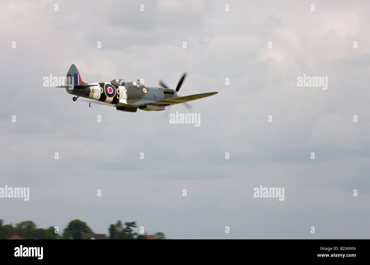 Vickers Supermarine Spitfire IXT 9-GP MJ627 G-BMSB in flight at ...