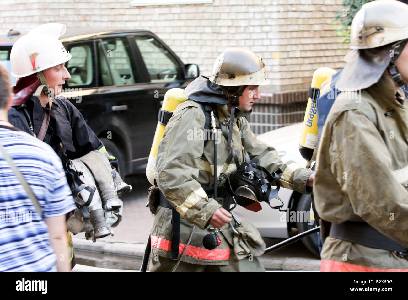 Firefighter men hi-res stock photography and images - Alamy