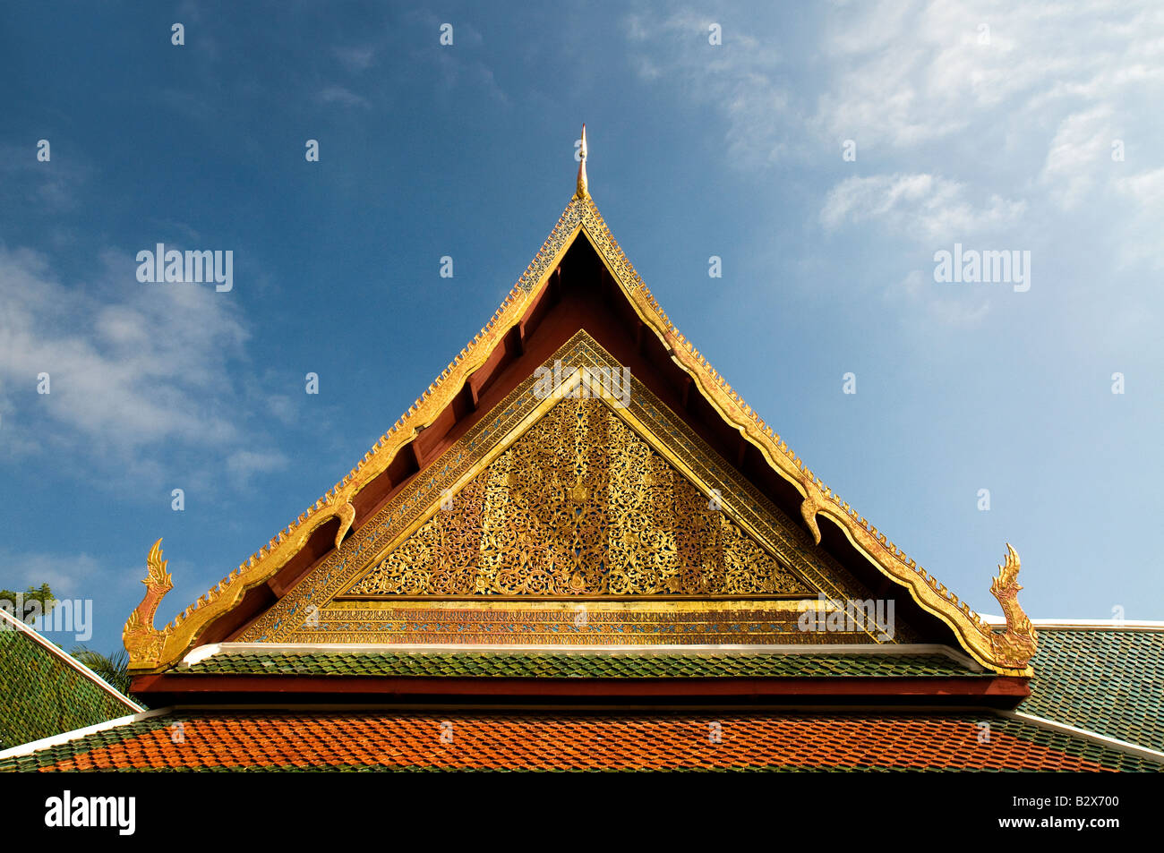 Detail of a Thai rooftop Stock Photo - Alamy